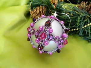 Beautiful beaded Christmas Balls | Beads Magic