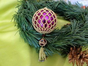 Beautiful beaded Christmas Balls | Beads Magic